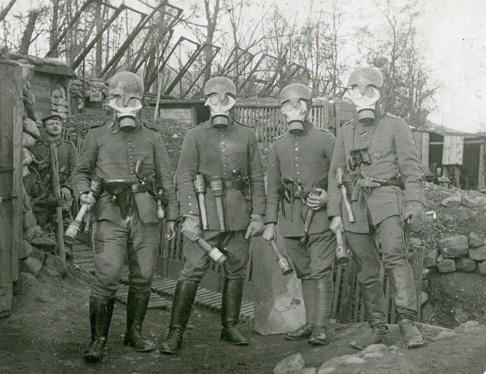 Steel helmet on! - The history of the steel helmet in Switzerland